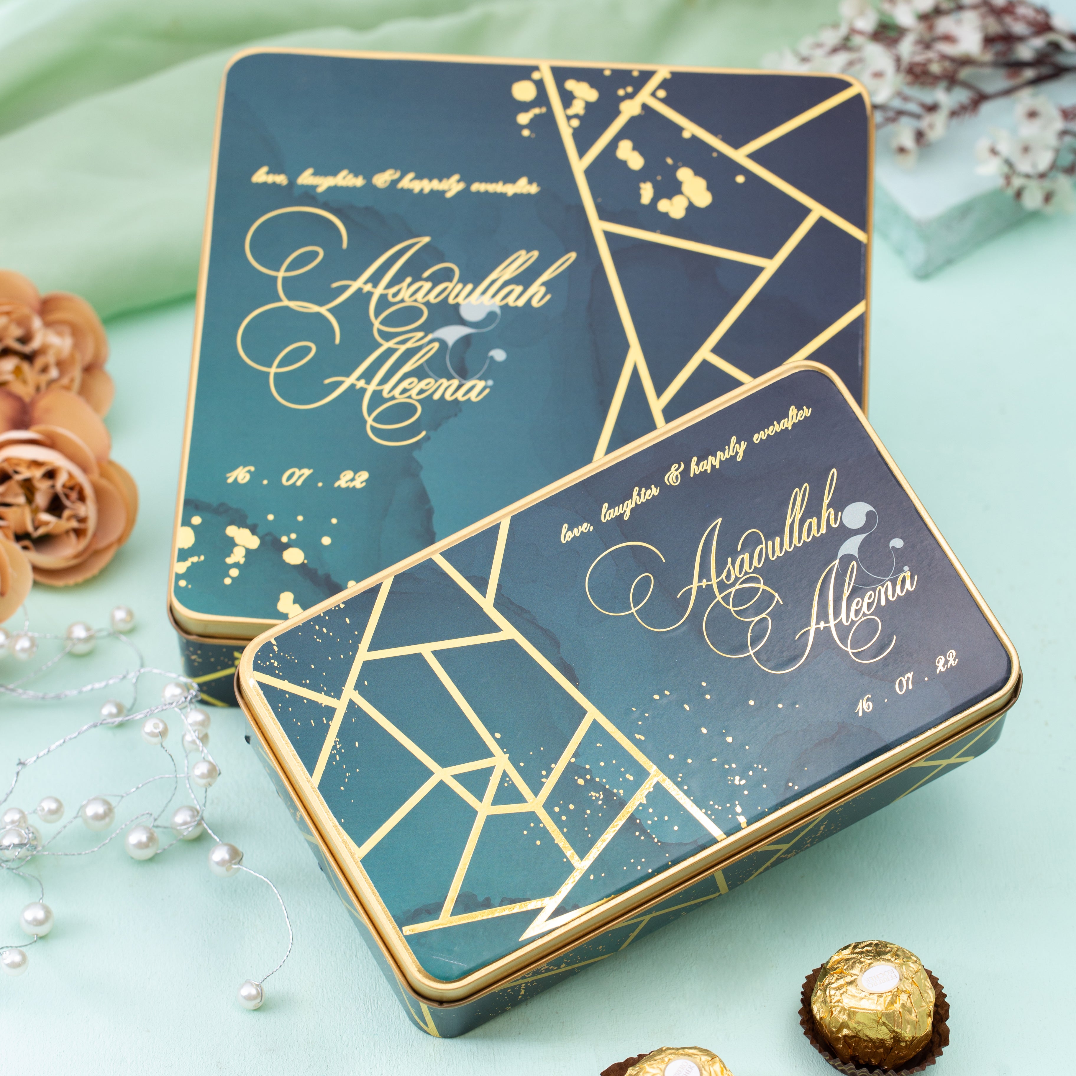 Chic Souvenir (tin box) – Little Letter Company